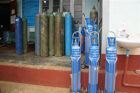 လားရှိုးမြို့ ကိုဗစ် ၁၉ စောင့်ကြည့်ကုသဆောင်များသို့ Oxygen အိုးများလ