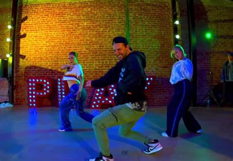 Do Group Tiktok Dance Group Dance Video Hip Hop Dance Choreography To