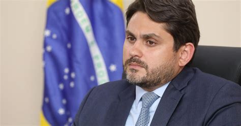 Sócio De Empresário Ligado A Flávio Bolsonaro Assume Cargo No