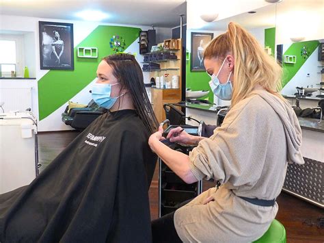 Zwei Wochen Nach Lockdown Ende Hechinger Friseure Sind Restlos
