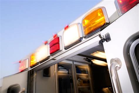 Driver Killed In Crash On Edens Expressway Isp Newsbreak