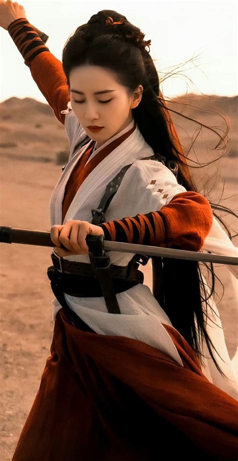 Pin By Vaaty23 On Liu Shi Shiหลิวซือซือ 刘诗施 Female Samurai Bff
