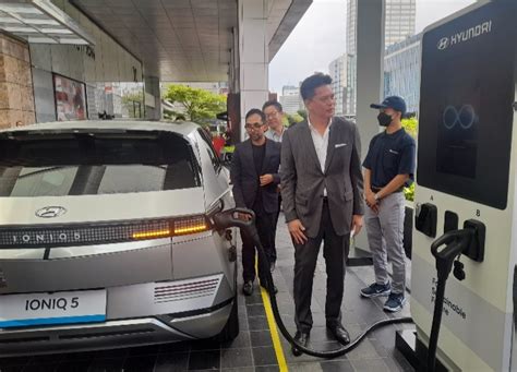 Ada Ultra Fast Charging Di Plaza Indonesia Isi Baterai Mobil Listrik