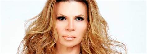 Mhoni Vidente Imita A Yanet García En Bikini