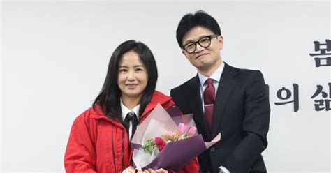 스타강사 레이나 총선 출마에 Ebs 강좌 중단수험생 불편 죄송하다