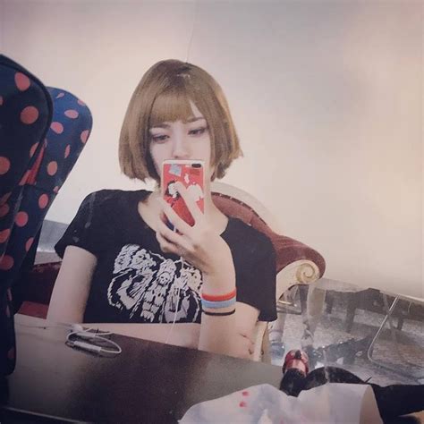 Pin By Vargr On Life Is Strange Life Is Strange Mirror Selfie Selfie