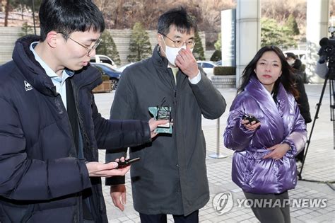 첫 공판 출석하는 전익수 전 공군 법무실장 연합뉴스