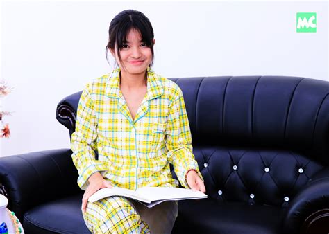 ဘုန်းလျှံ၊ ဆုကဗျာ တို့နဲ့ ကြော်ငြာ ရိုက်ကူးခဲ့တဲ့ ဖြူဖြူထွေး