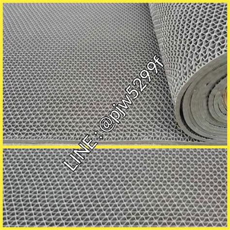 แผ่นยางกันลื่น ปูห้องน้ำ ปูพื้นสระว่ายน้ำ โทร 064 239 6165 Ennxo