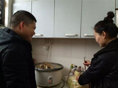暖胃更暖心 公交夫妻春节为司机做早餐夜宵 每天还不重样