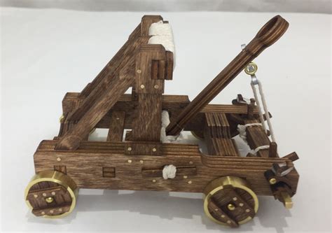 古代の兵器が今復活。卓上「投石機」を作った人がまた現れた Catapult Kit Kickstarter Fan