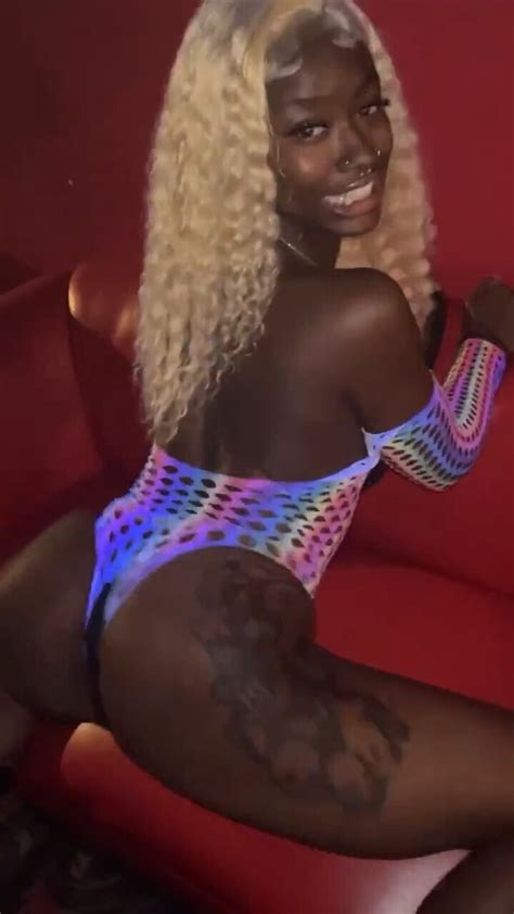 Miss Axe 843 Shesfreaky