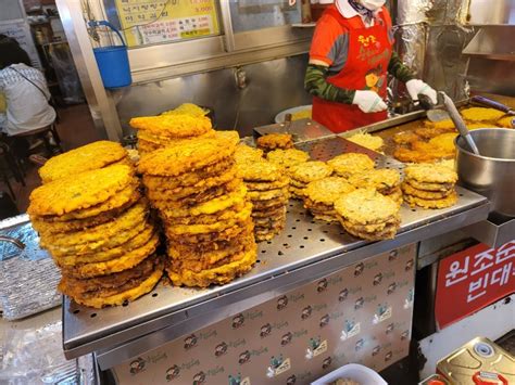 서울가볼만한곳 광장시장 먹거리부촌육회순희네빈대떡마약김밥꽈배기 네이버 블로그