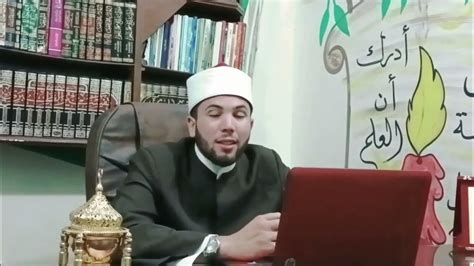 هل ازالة النجاسات عن الثياب تنقض الوضوء وماذا ان لمس عورته ؟al