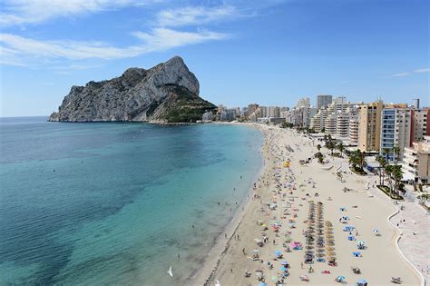 Strender I Calpe Skinnende Sol Blått Hav Og 13 Km Spaniaposten