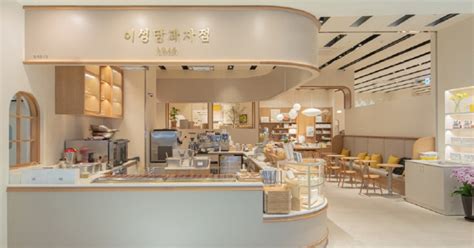 백화점과 손잡고 디저트 카페 오픈한 지역 빵집롯데백화점 이성당 함께 만든 이성당과자점 오픈