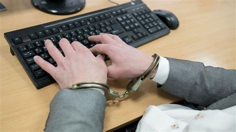 网上相亲不成，造谣女方“跨年夜被车撞死”，男子被拘留！凤凰网