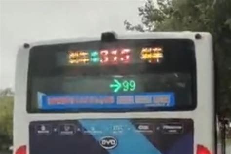 有温度的长沙公交车：自带红绿灯与交通信号灯同步 凤凰网视频 凤凰网