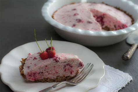 Raspberry Marshmallow Pie With Granola Crust ~ An Unbelievable Simple