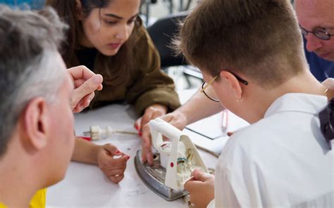 Circular Classroom Image 02 Co Founders