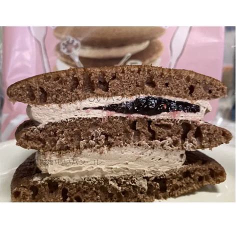 パスコ「ほおばるパンケーキ ブルーベリー＆レアチーズ」「ほおばるパンケーキ ショコラ」 おいしいパン・コレ