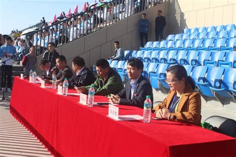 我校举行第十二届田径运动会开幕式比赛