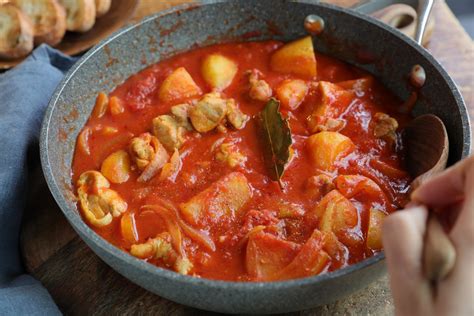 ぐっち夫婦のお鍋にあきたら「ほったらかしトマトカレー煮込み」｜very