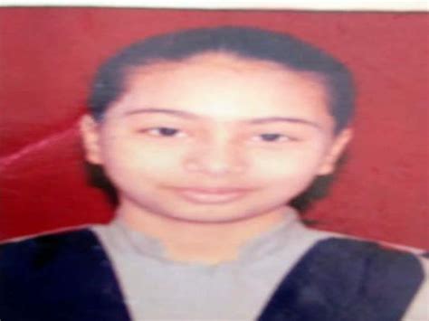 धुळ्यात ट्रकच्या धडकेत शाळकरी मुलीचा मृत्यू Marathi News Schoolgirl