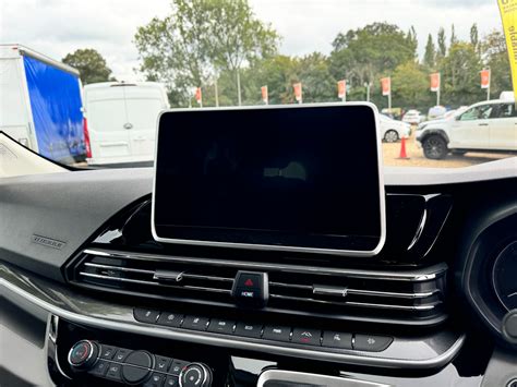 New Maxus Deliver 9 Mini Bus 12 Seater 20 D20 Fwd Lux L3 H2 Euro 6 Ss 5dr White 00