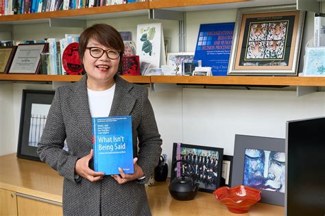 Xiao Ping Chen Connects People Across Cultures And Communication Styles The Whole U