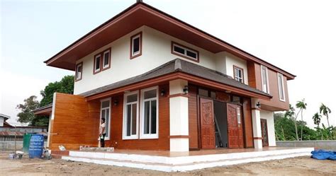 บ้านสองชั้นสไตล์ร่วมสมัย กลิ่นอายแบบบ้านครึ่งไม้ครึ่งปูนดั้งเดิม เข้ากับการใช้ชีวิตในชนบท