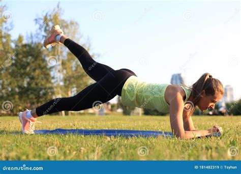 Athletic Woman Doing Plank Exercise Outdoor Work Out Concept Stock Image Image Of Outside