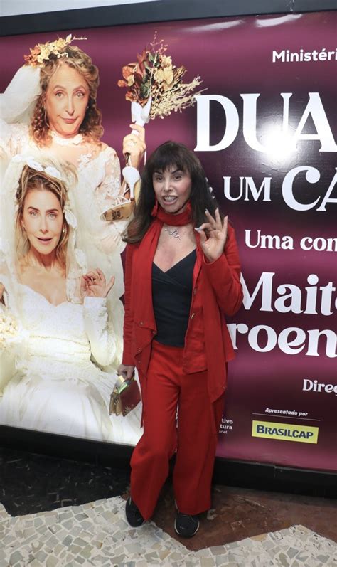 Após Seis Meses Internada Claudia Alencar Prestigia Peça No Rio