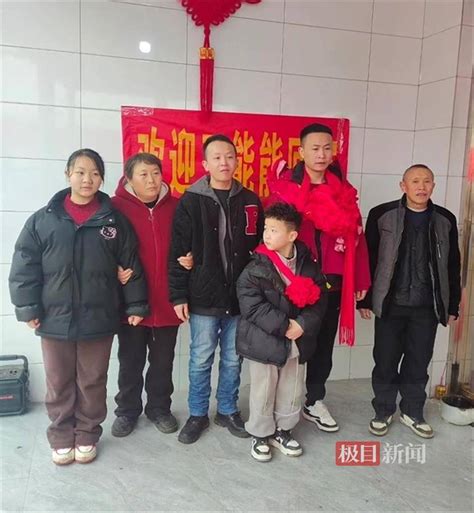 被余华英拐卖30年的小伙回乡认亲，全村放鞭炮欢迎，当年一同被拐的哥哥仍未回家张荣仙王能大儿子