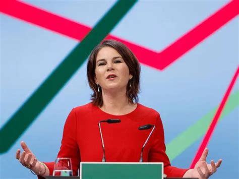 وزیر خارجه آلمان زنان معترض ایران خواستار حقی هستند که همه مردم باید