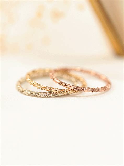 14k Gold Twist Ring Minimalbijoux