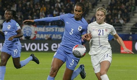 Foot retour espéré de la capitaine Wendie Renard avec les Bleues