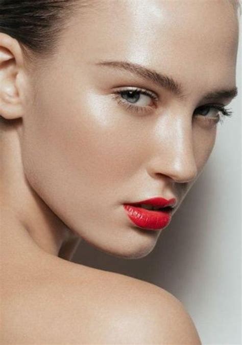 Dewy Skin Healthy Glow Skintighteningcream Makeup Trends Dewy Skin
