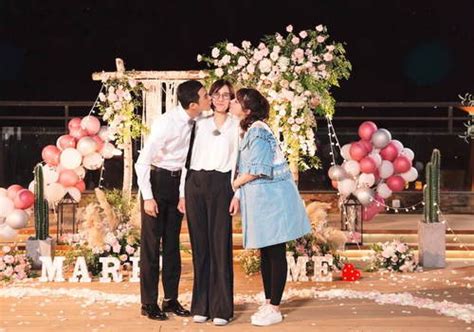 姜潮跪地深情告白求婚 麦迪娜挺大肚二人甜蜜相拥