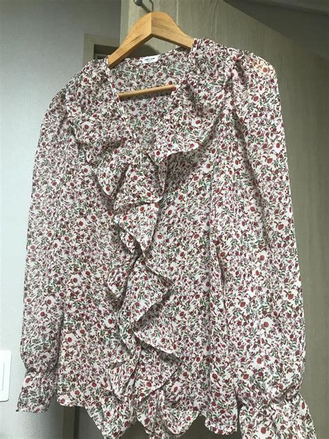 프릴 잔꽃무늬 블라우스 헬로마켓