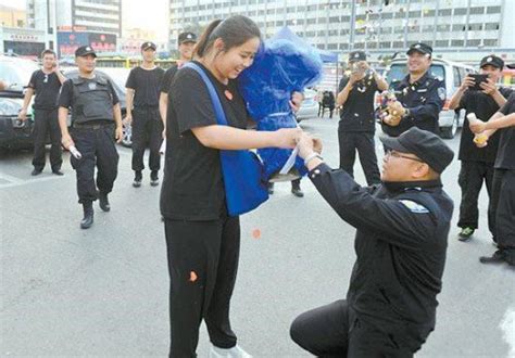雪地半裸求婚根本不是事 奇葩求婚方式大盘点3社会万象99养生堂