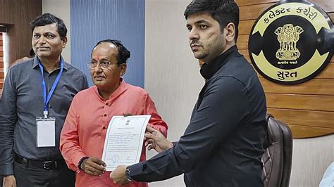 सूरत में निर्विरोध चुने जाने के खिलाफ गुजरात Hc में 2 याचिकाएं Bjp