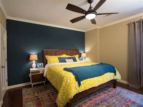 Peacock Themed Bedroom With Luxurious Feeling