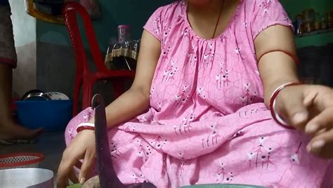 শরীর খারাপ থাকা সত্ত্বেও মুখে একরাশ হাঁসি। কি করবো বলো