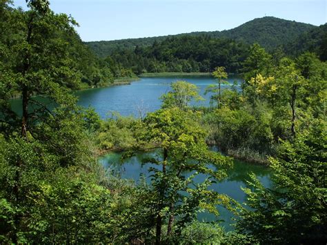 CĂLĂTORII Lumea feerică a apelor turcoaz un paradis acvatic