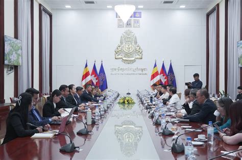 វិនិយោគិនពីចិននិងសិង្ហបុរី ស្វែងយល់ពីឱកាសវិនិយោគផលិតគ្រឿងសង្ហារិម ថាមពល ហេដ្ឋារចនាសម្ព័ន្ធ