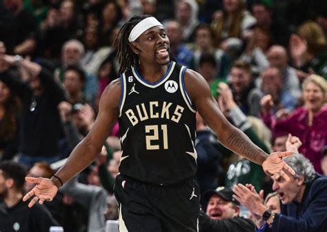 Bucks Jrue Holiday Is Teammate Of Year For Third Time