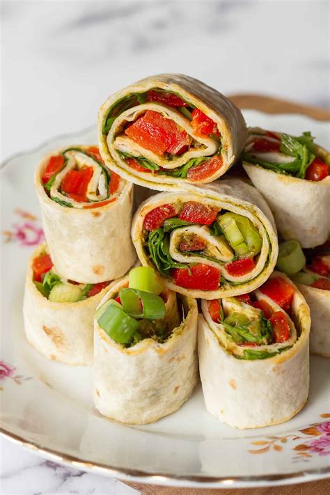 Wrap Hapjes Met Geroosterde Paprika En Pesto The Tasty Chilli