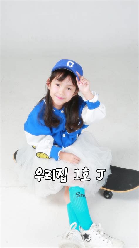 Ilovejj맘 아이가 한번씩 확신의 칭찬받을 준비하고 엄마한테 행동할때가 있지않나요 아낌없이 우쭈쭈~ 잘했다하고 칭찬날려주면 스스로 우쭐해하며 뿌듯해하는 Jj 그