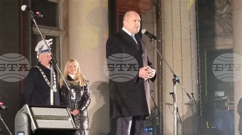 В присъствието на президента Румен Радев с грандиозен спектакъл бе открит фестивалът Сурва в